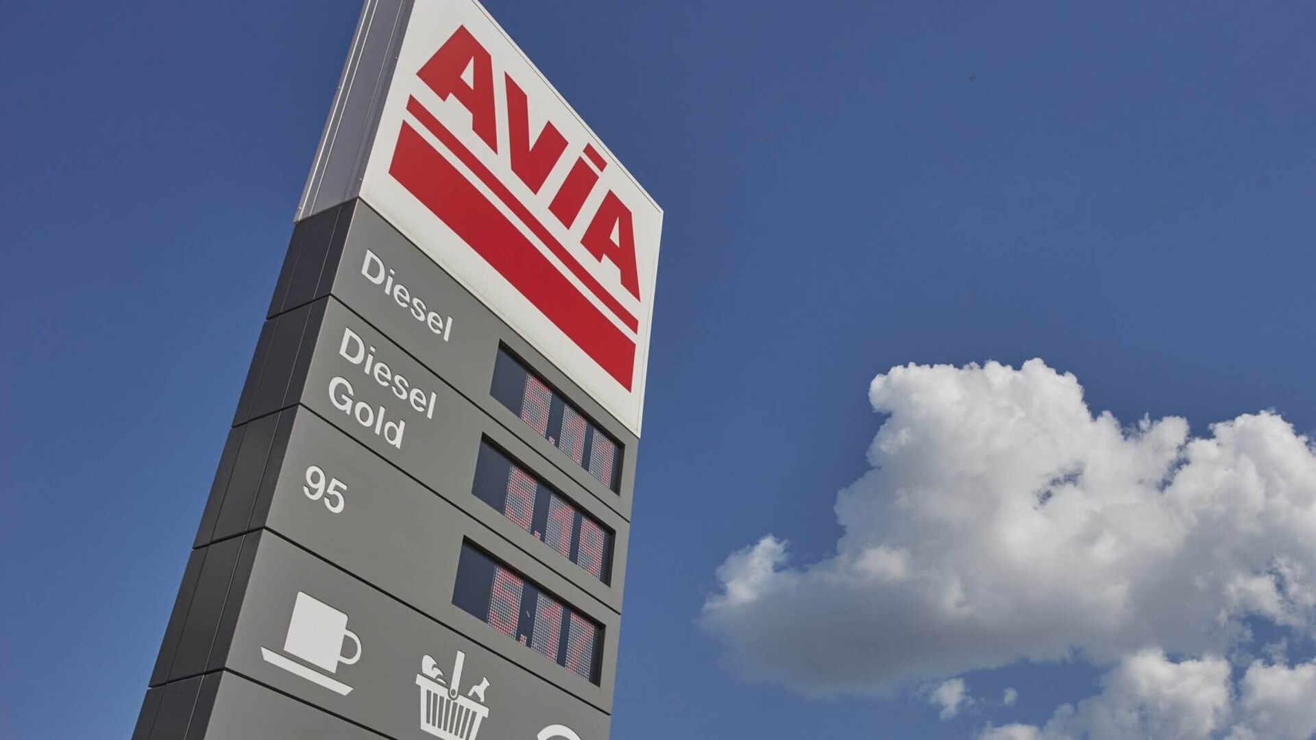 AVIA gotowa do odkupienia części stacji Orlenu - UNIMOT S.A